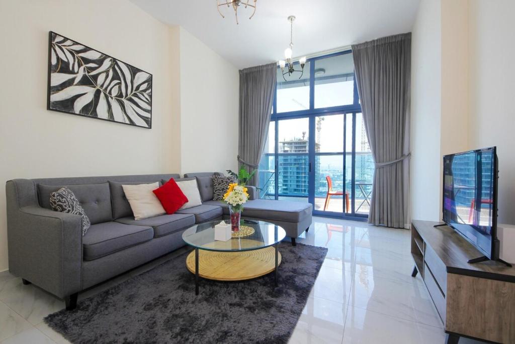 Contemporary 1BR with Stunning City Views in JVC by Bhavan Vacation ...