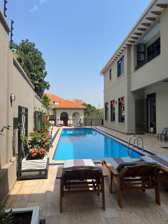 Médine square, Kampala (updated prices 2025)