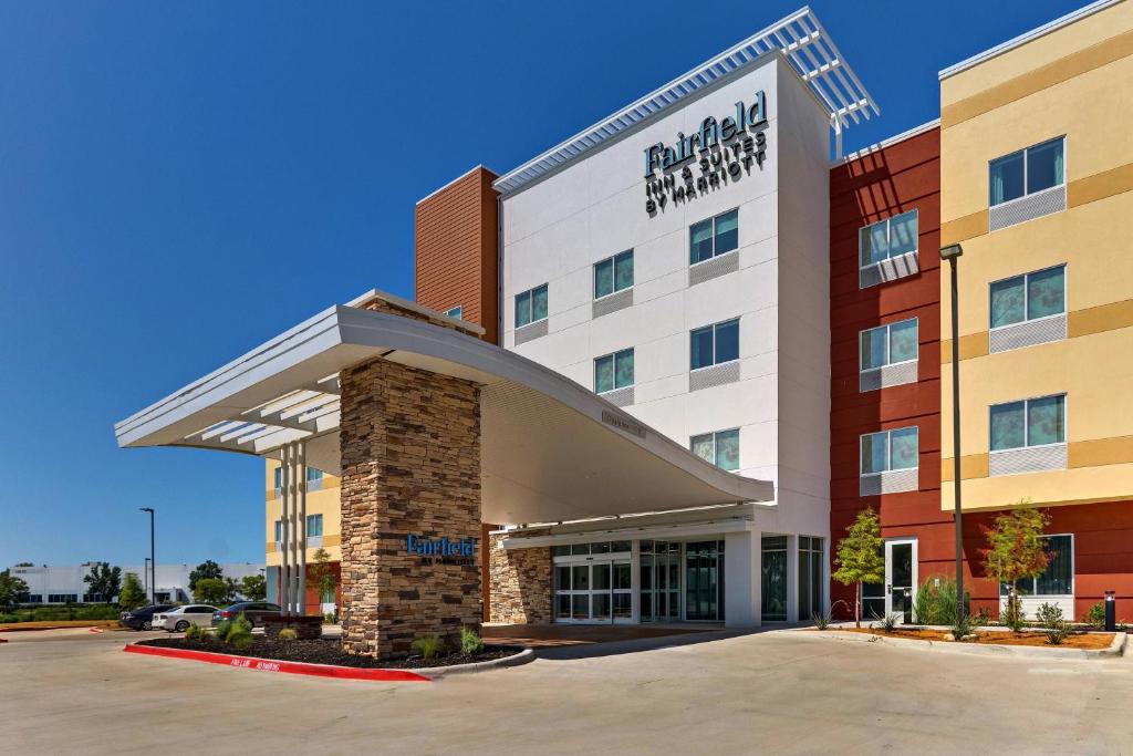 Fairfield Inn & Suites by Marriott Dallas Love Field, Dallas (updated ...