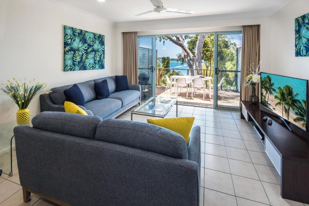 Sunset Waters 15 & Free Buggy- Hamilton Island, Hamilton Island ...