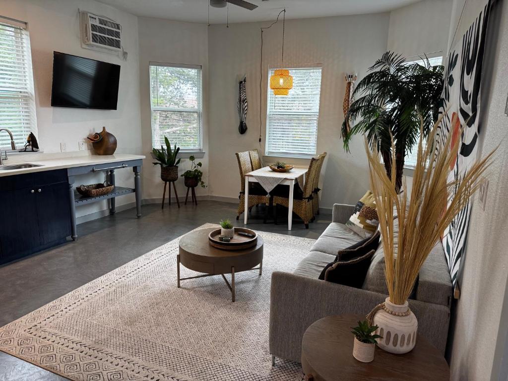 Elizabeth Manor in Downtown Huntsville, Huntsville (updated prices 2026)