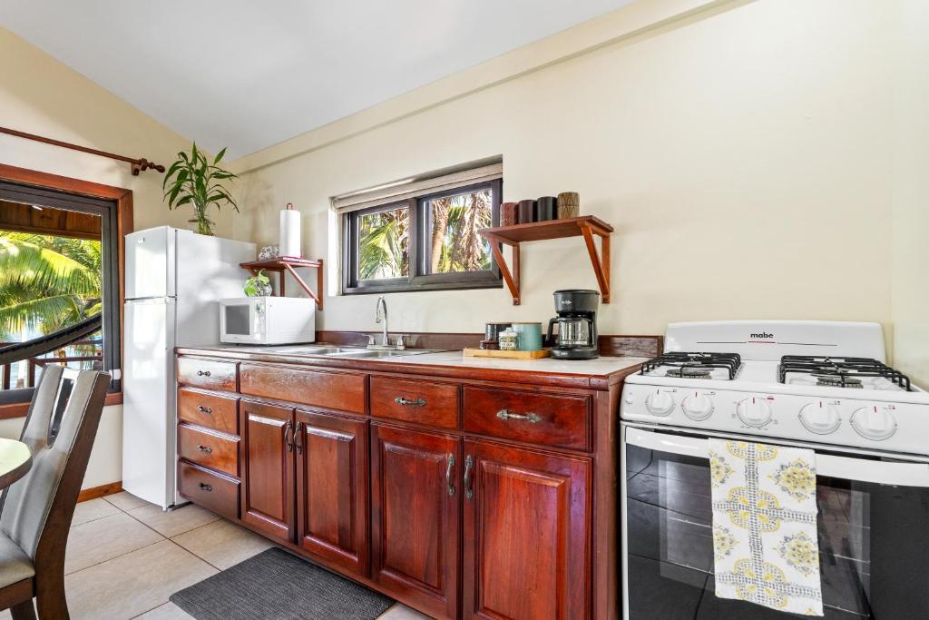 Coconut Row Boutique Hotel, Hopkins (updated prices 2025)