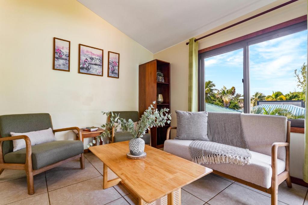 Coconut Row Boutique Hotel, Hopkins (updated prices 2025)