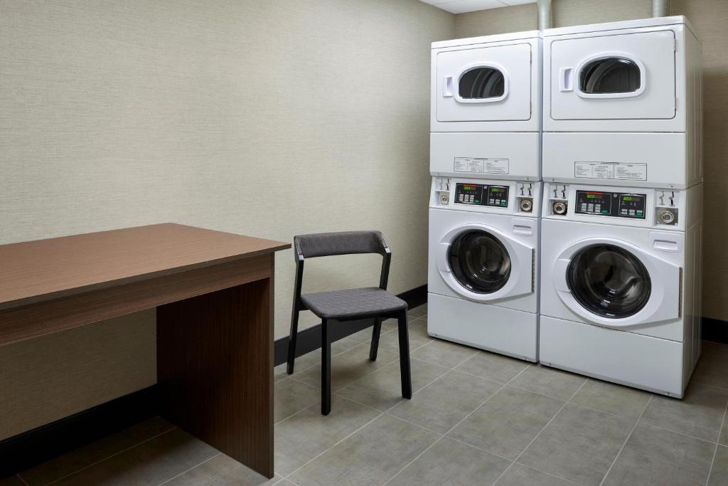 Four Points by Sheraton Hamilton - Stoney Creek, Hamilton (updated ...