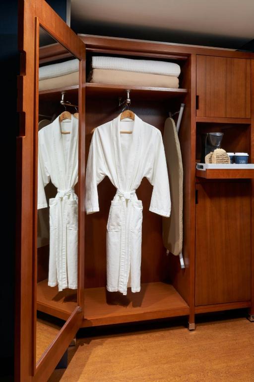 Four Points by Sheraton Hotel & Conference Centre Gatineau-Ottawa ...