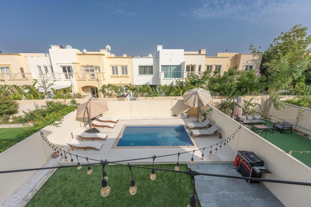 Luxurious Spacious 3-Bedroom Villa with Private Pool at Springs 10 ...