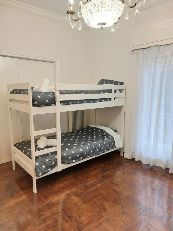 Dormitory Bunk bed 5' from metro, Афины (актуальные цены 2026 года)