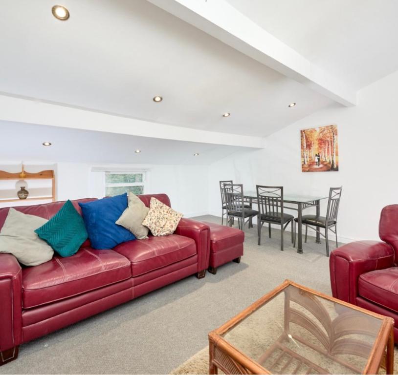 No 8 - LARGE 2 BED NEAR SEFTON PARK AND LARK LANE, Liverpool ...