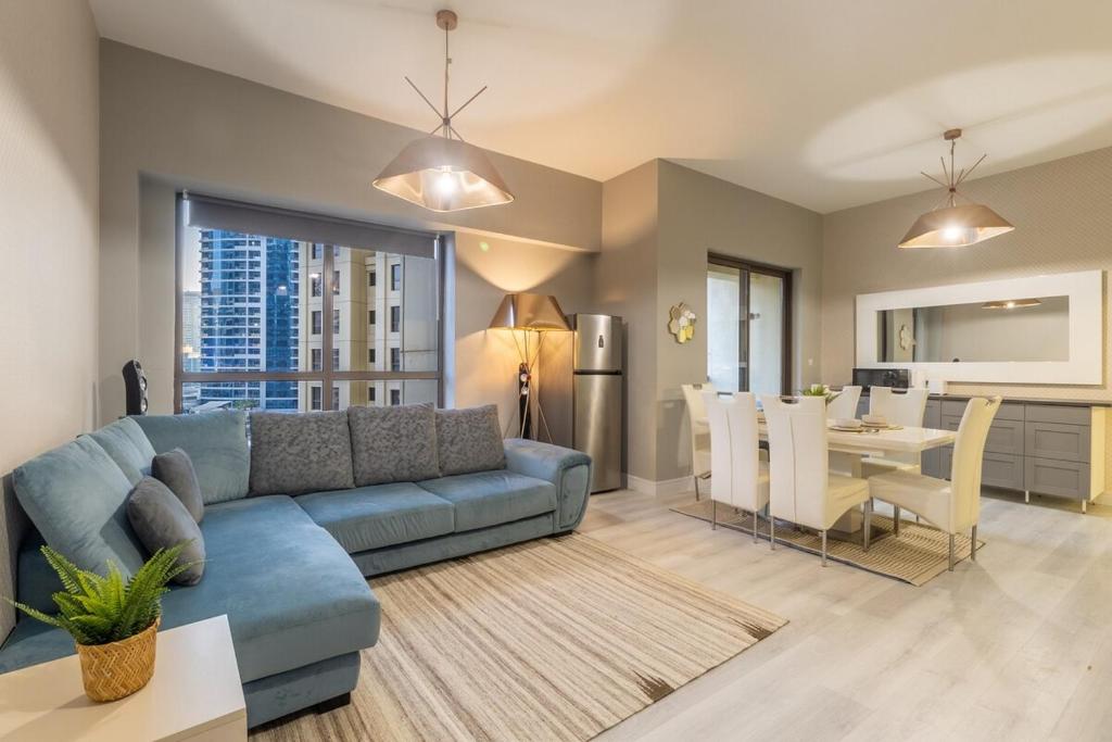 Luxurious 4BR in JBR 5 mins Walk to Beach & Tram, Dubai (updated prices ...