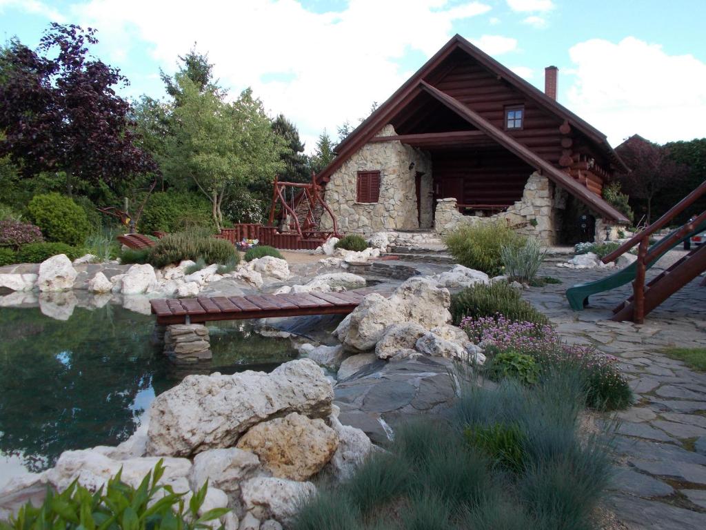 Sruby Suchý - velký srub pro 9 osob, Velenov (updated prices 2025)