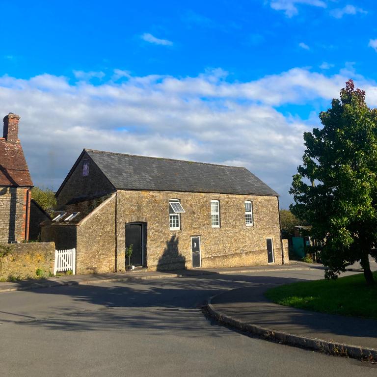 Number Three The Old Drill Hall, Sturminster Newton (updated prices 2026)