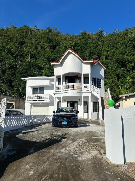 Hidden Gem Emerald in Buff Bay Portland, Cascade (updated prices 2026)