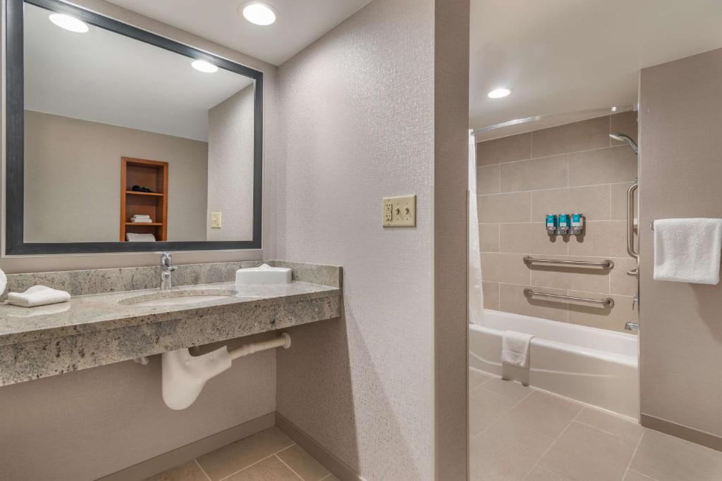 Drury Inn & Suites Atlanta Airport, Atlanta (updated prices 2025)