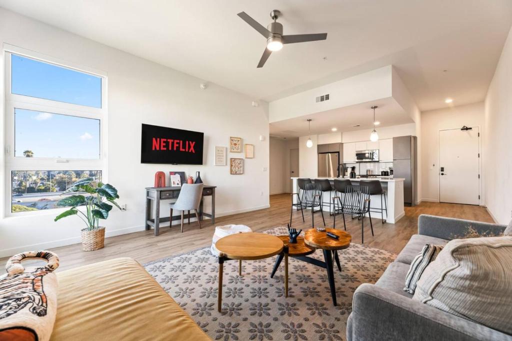 Private Skyloft, DTLA Views, 1 Mile to Dodger Stadium, Los Angeles ...