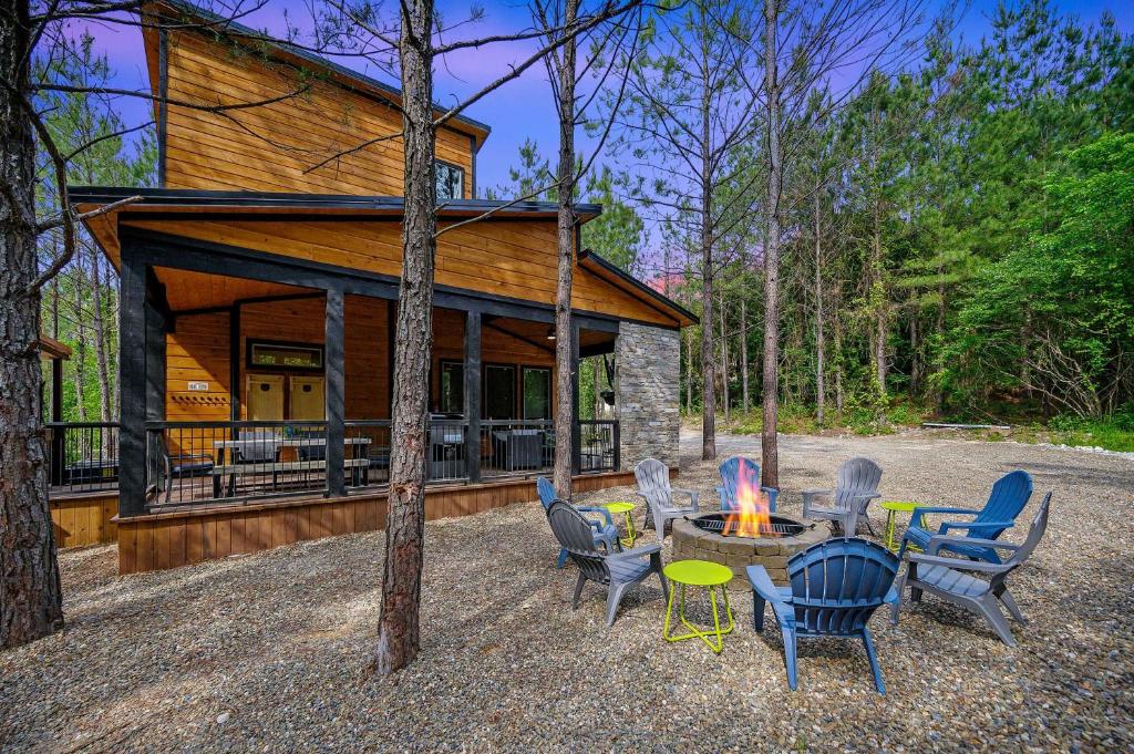Rustic-Chic Cabin with Hot Tub Firepit & Games, Stephens Gap (tarifs ...