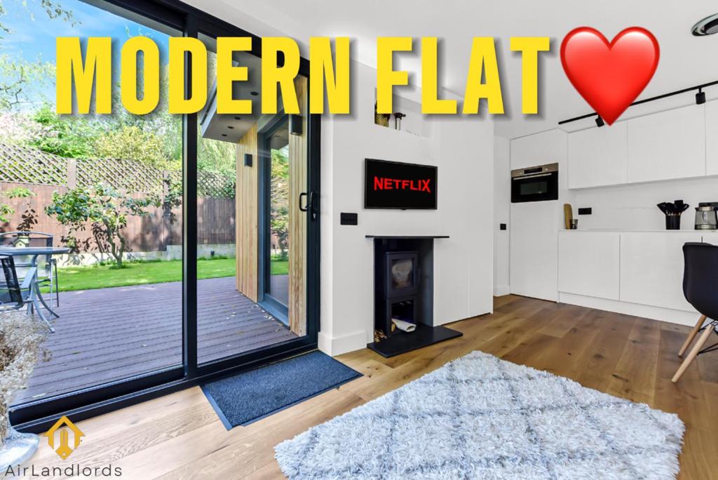 Charming Modern Chic Pad Summer House, London (updated prices 2025)