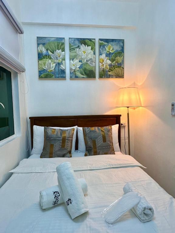 Studio Two Condominium, Alabang - GOLD FIBER WI-FI -NETFLIX READY ...