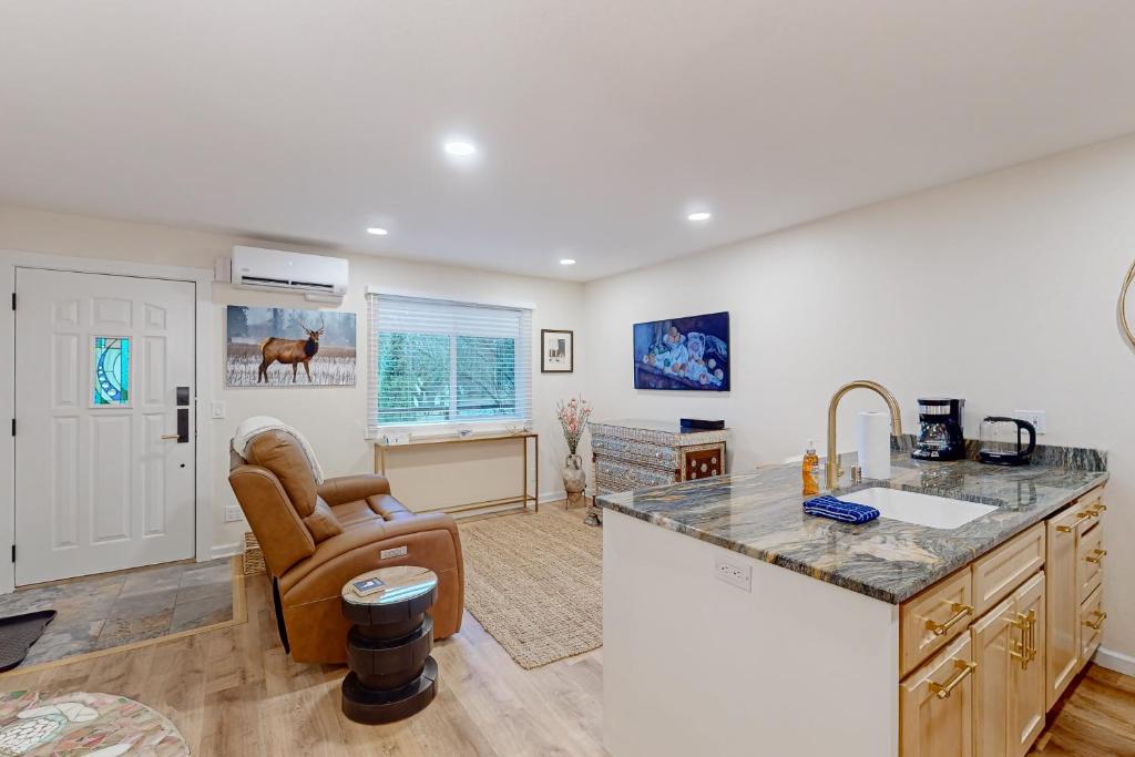 The Gem Box, Sandpoint (updated prices 2025)