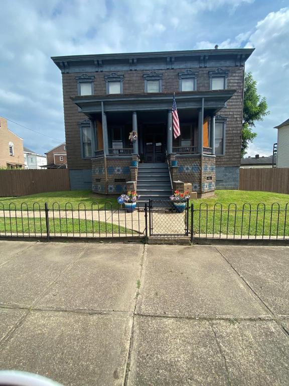 Charming Wheeling Island Home, Wheeling (updated prices 2026)