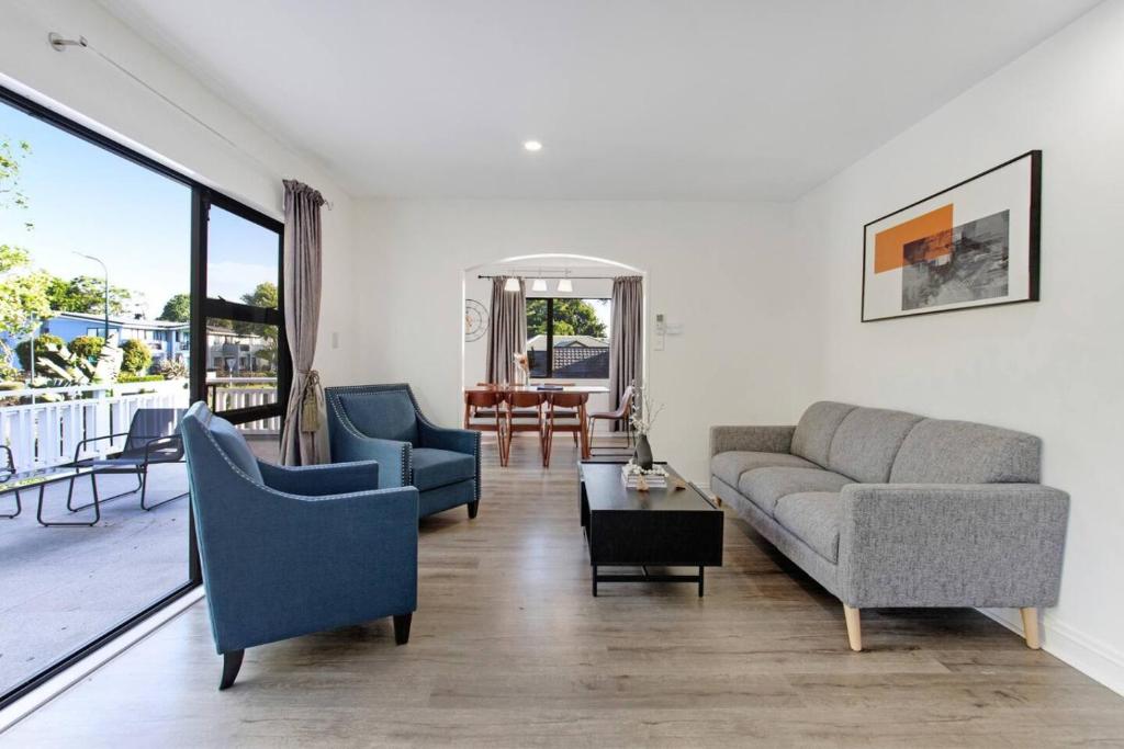 Green Family 5BR Retreat in Wattle Downs w Yard, Auckland (updated ...