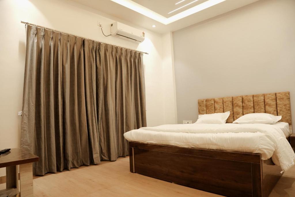 Hotel Parag, Mirajgaon (updated prices 2026)