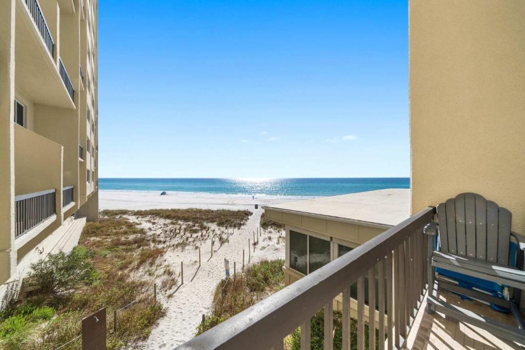 Shore Beats Work Gulf-Front Escape with Stunning Views & Balconies ...