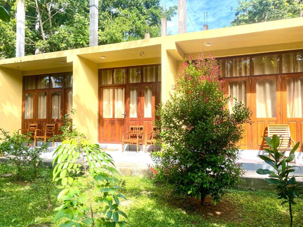 Talalla Ocean Beach Bungalow, Matara (updated prices 2025)