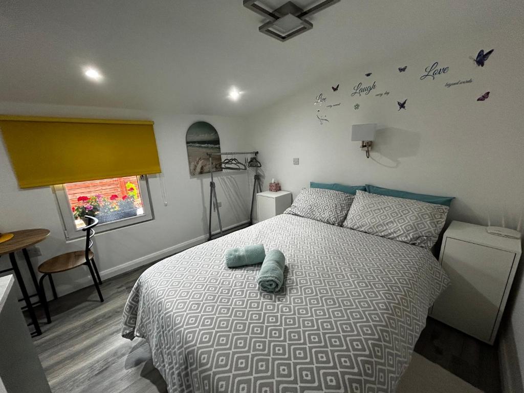 Stardust Studio E32AK40, Piltown (updated prices 2025)