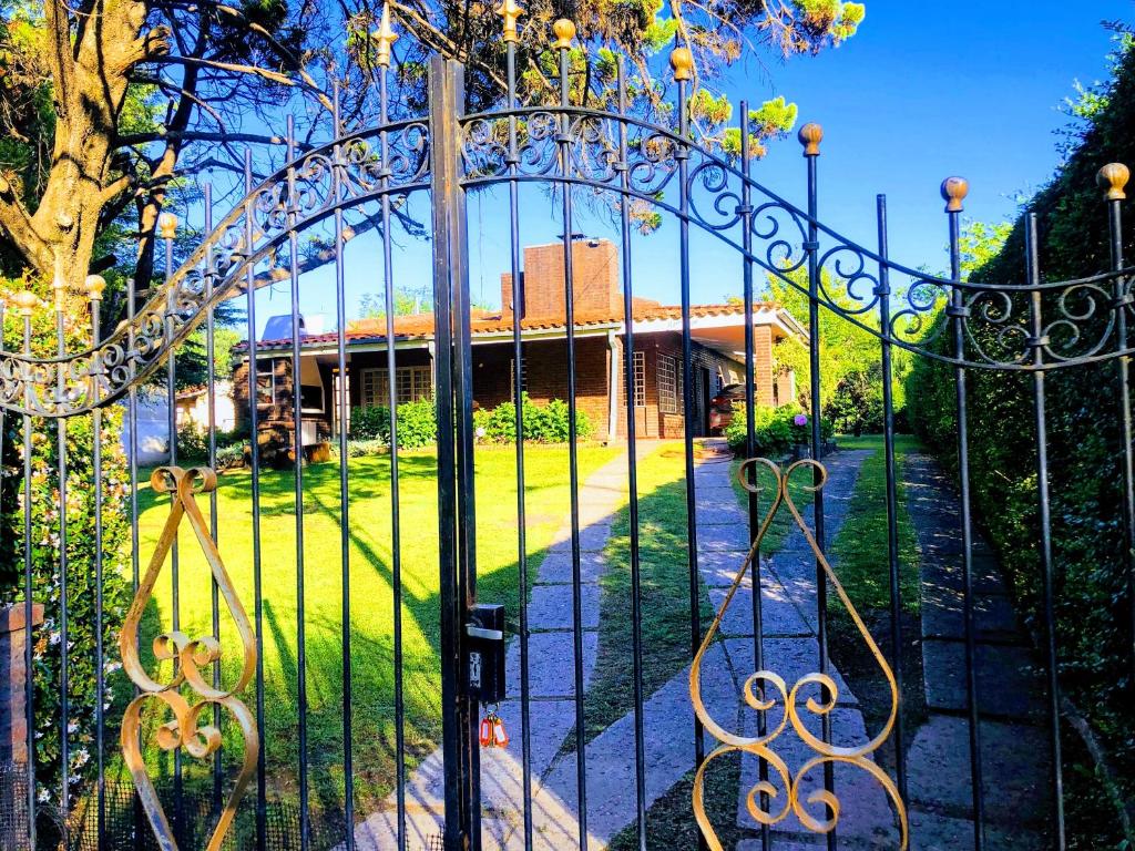 Casa frente al rio San Antonio Playas de Oro Villa Carlos Paz, Villa ...