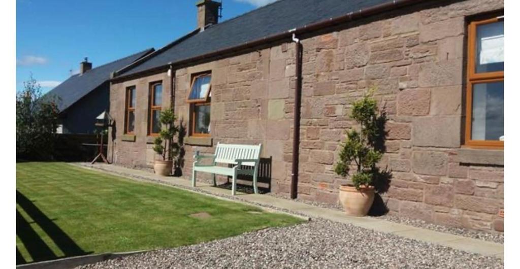 Luxury 3 bedroom country cottage with hot tub, Montrose (updated prices ...