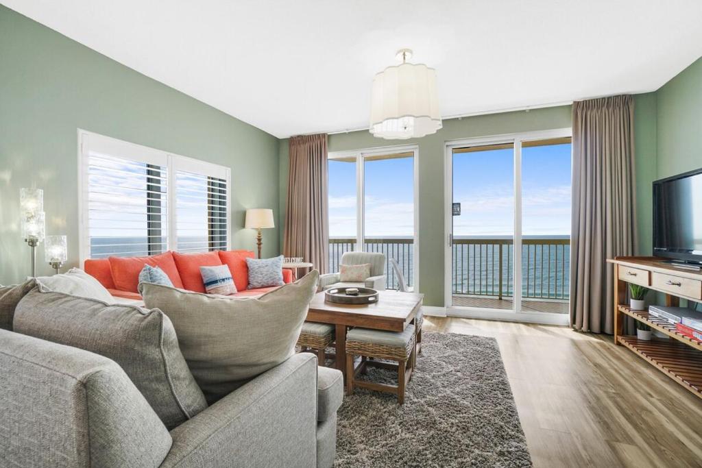 Calypso 2201E 3BR 3BA corner unit 2 sets of beach chairs, Panama City ...