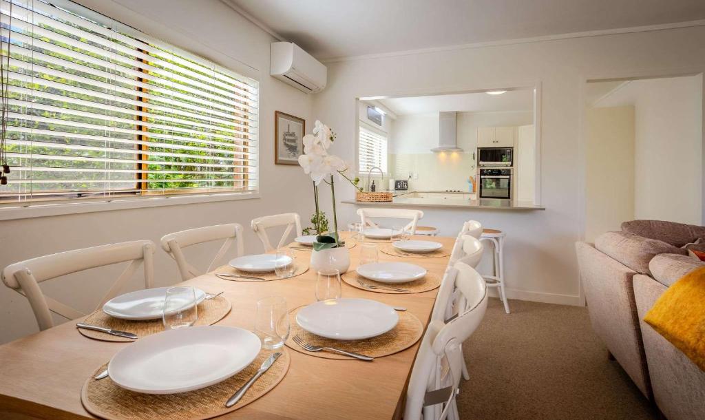 Highfield on High - 50m to the Redwoods Forest with Spa Pool, Rotorua ...