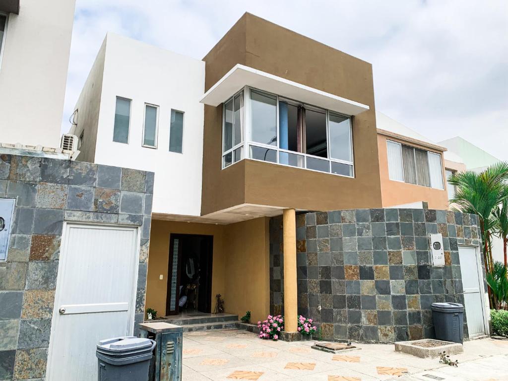 Amplia Casa Moderna En Altos del Rio, San Antonio (aktualisierte Preise ...