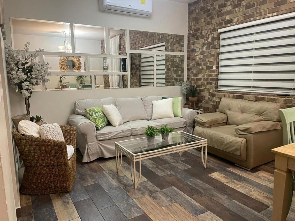 Casa completa locacion centrica, Monterrey (precios actualizados 2025)