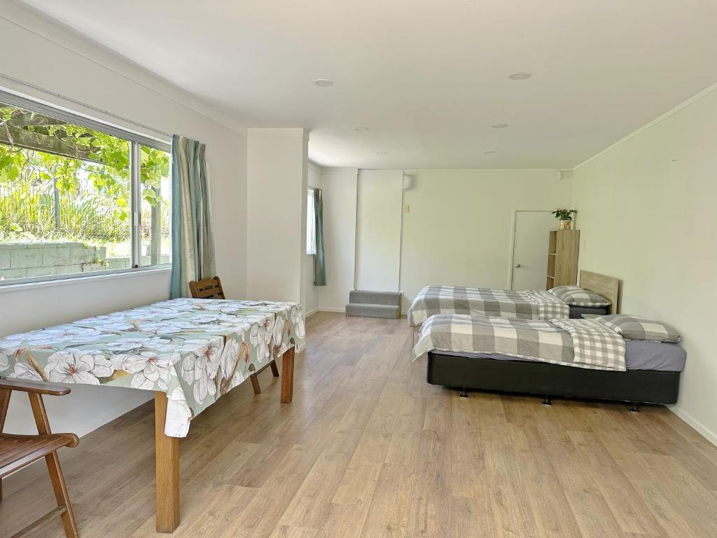 Spacious Escape in Fairview, Free WiFi, Coffee ,Tea and Parking ,Private Bathroom near Albany ...