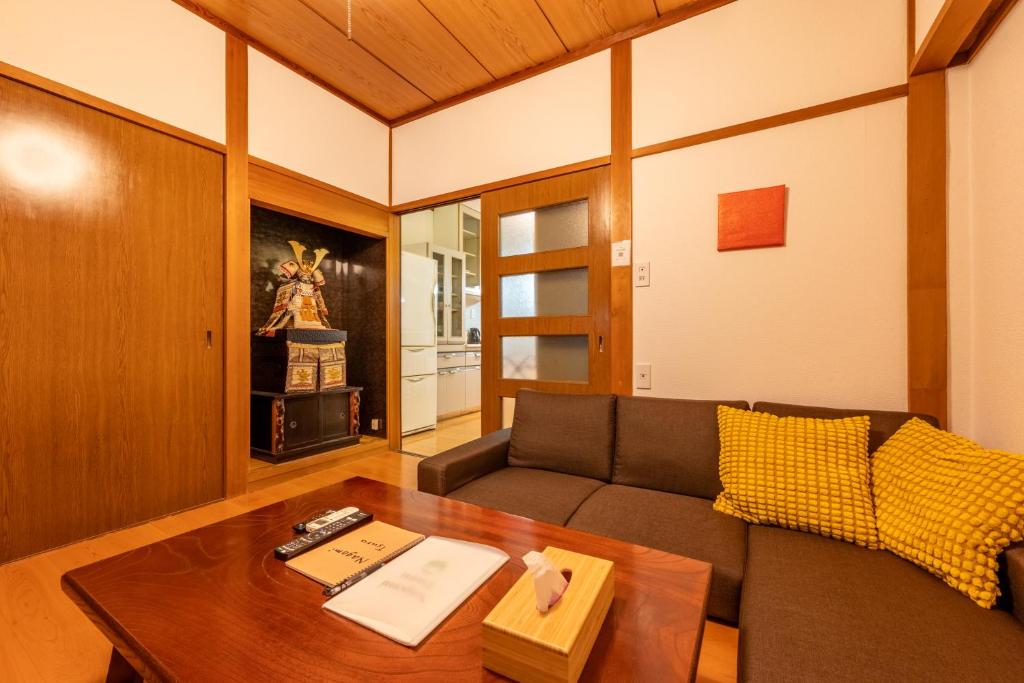 Nagomi Tsuru, Osaka (updated prices 2026)