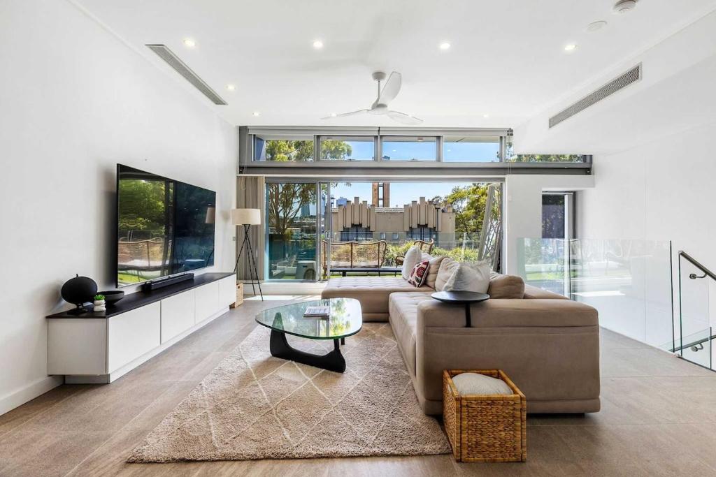 Beautiful House in Glebe with Two-Car Garage, Sydney (updated prices 2025)