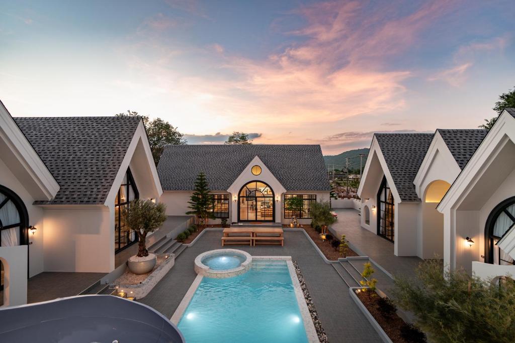 Blue Monte' Pool Villa Khaoyai, Pak Chong (updated prices 2026)