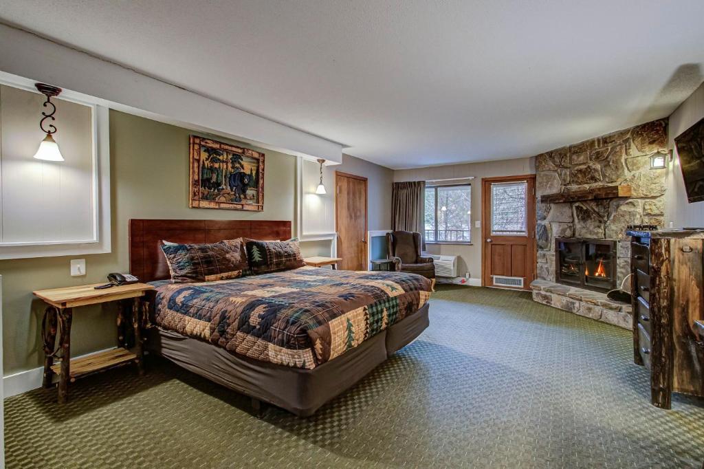 Brookside Lodge - Gatlinburg - On the River, Gatlinburg (updated prices ...