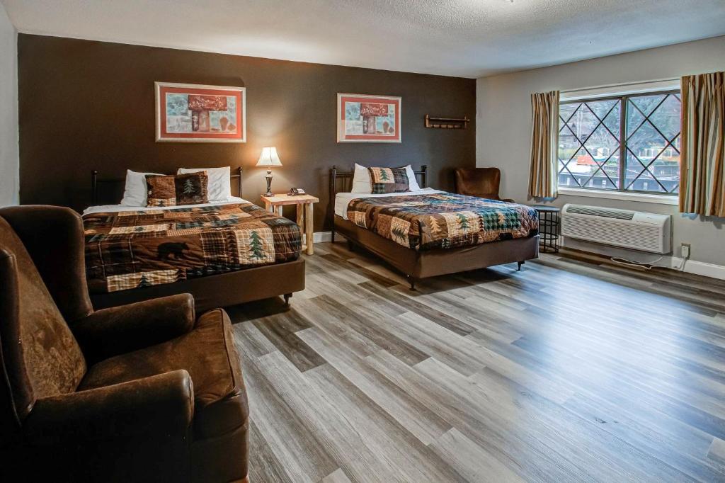 Brookside Lodge - Gatlinburg - On the River, Gatlinburg (updated prices ...