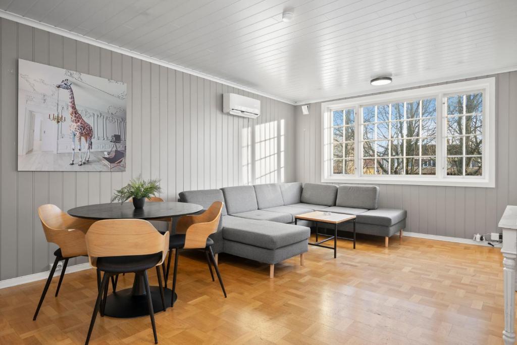 Stor leilighet med plass til 6 personer og gratis parkering, Tønsberg ...