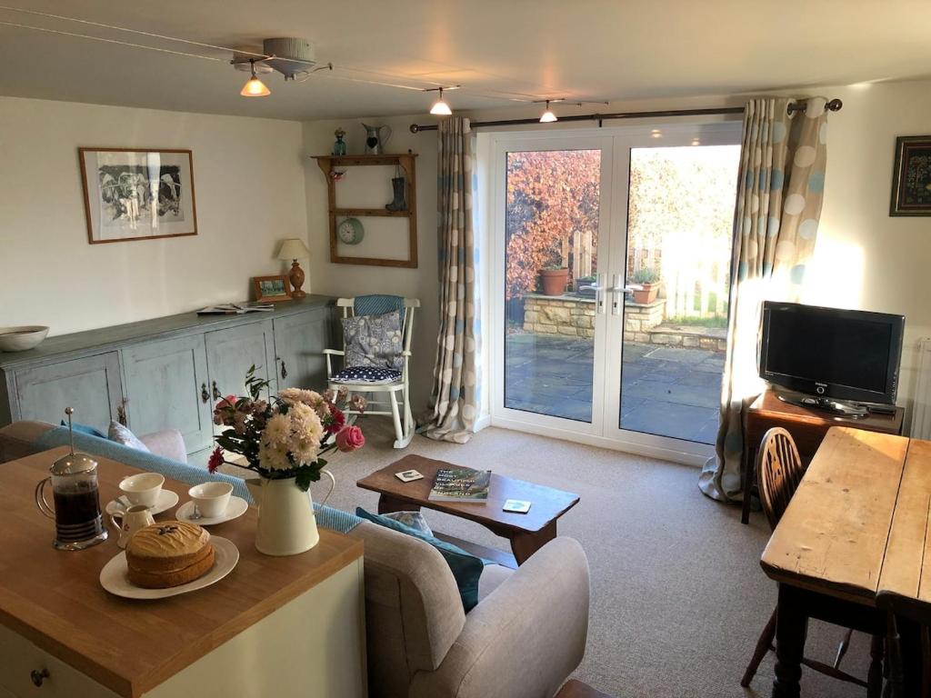 Country cottage in a Cotswold village near Winchcombe, Tewkesbury ...