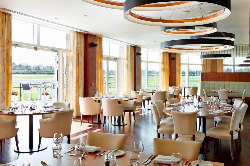 Lingfield Park Marriott Hotel & Country Club, Lingfield (updated prices ...