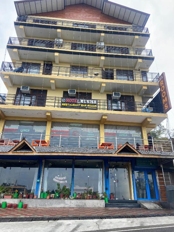 Hotel Munish, Pālampur (updated prices 2025)