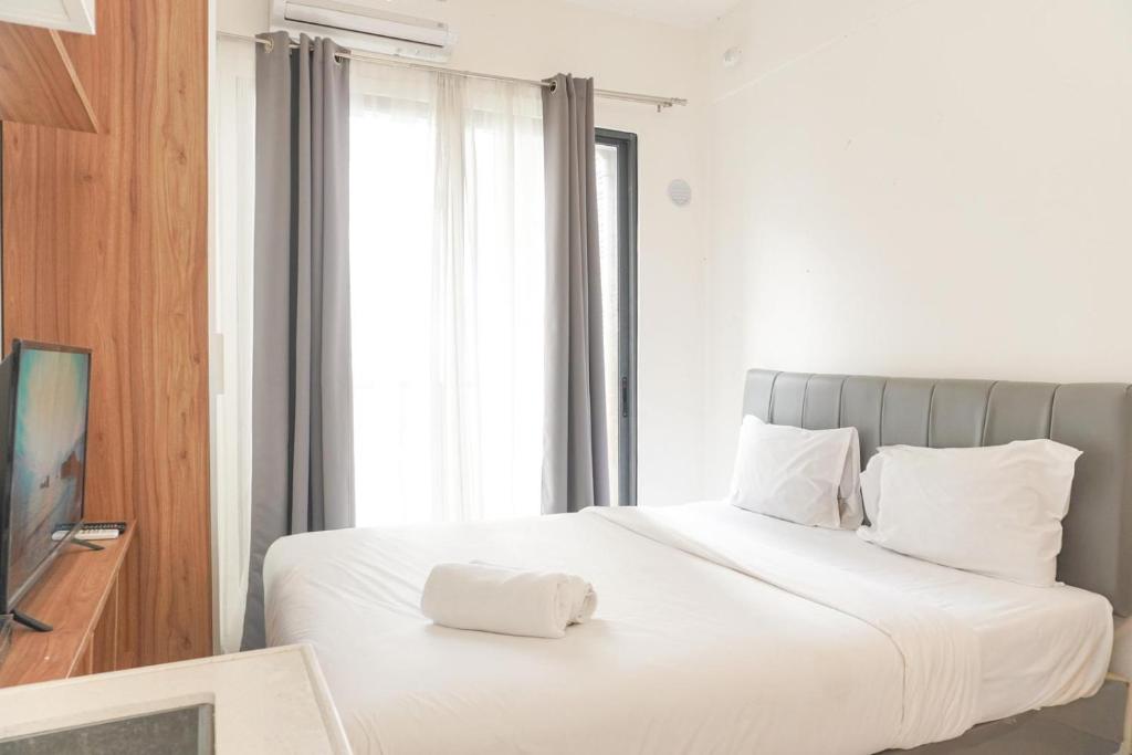 Fully Furnished with Cozy Design Studio Sky House BSD Apartment By ...
