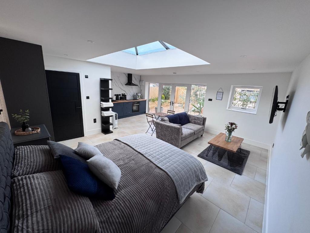 The Hide Away By The Garden Spa Stays - Hot Tub, Radstock (updated ...