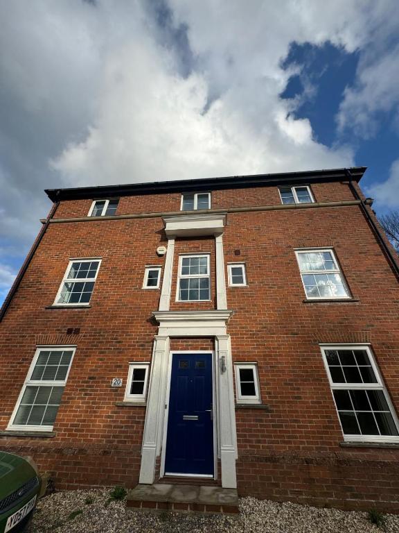 Badgers House - 6 Bedrooms, Sleeps 14, Parking, Wifi, Wroughton ...