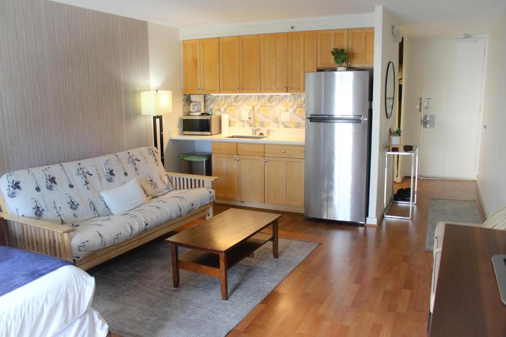 Marvelous Marine Surf Studio, Honolulu (updated prices 2025)