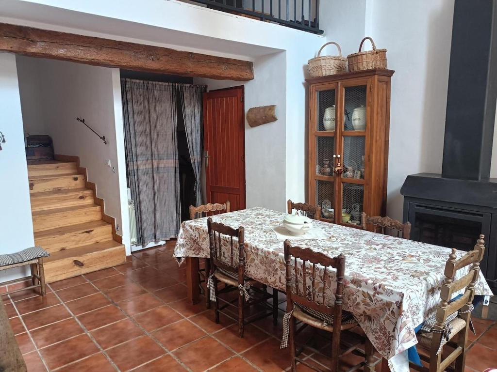Casa del cura en Saldón, Saldón (updated prices 2025)
