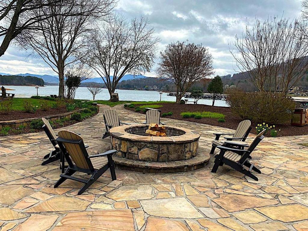 Magic at Lake Chatuge, Young Harris (precios actualizados 2025)